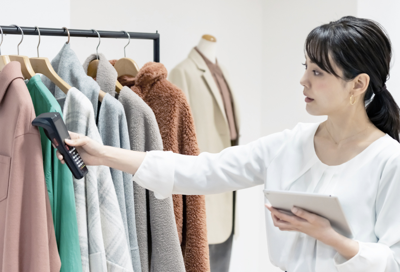 Integrating IoT with AI for Next-Gen Retail Solutions Integrating IoT with AI for Next-Gen Retail Solutions